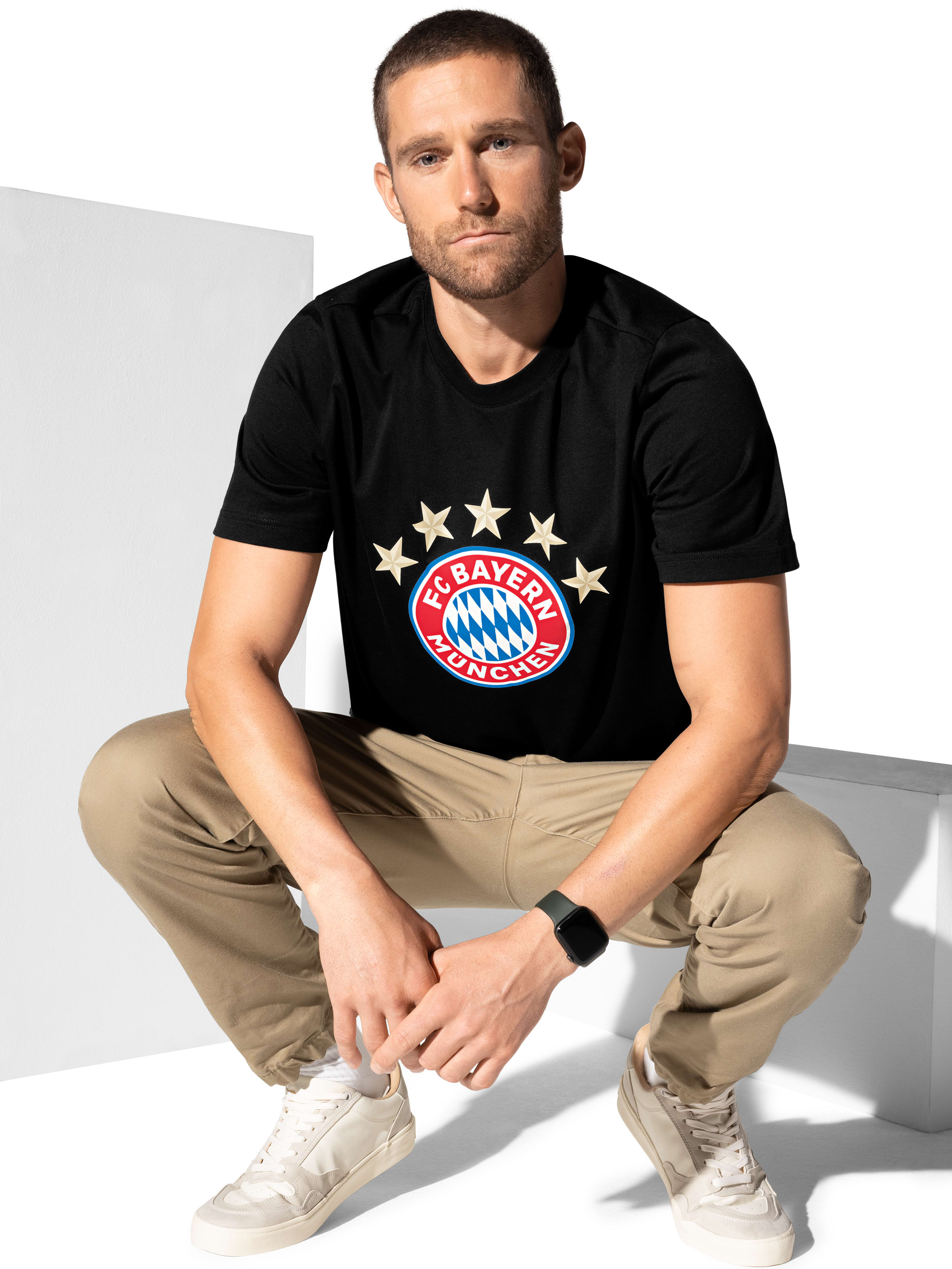 Men T-shirt with logo black | Official FC Bayern Munich Store