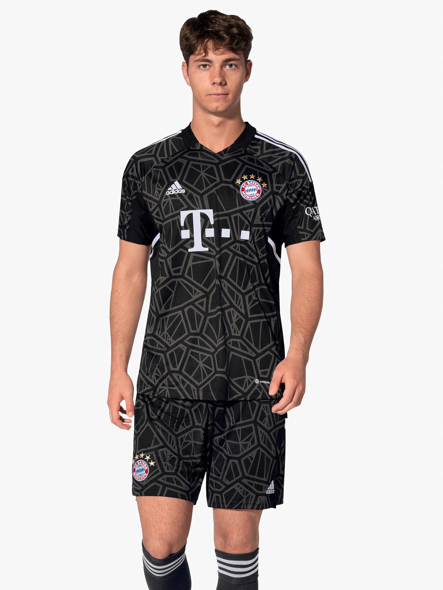 Men Goalkeeper shorts 22-23 black | Official FC Bayern Munich Store