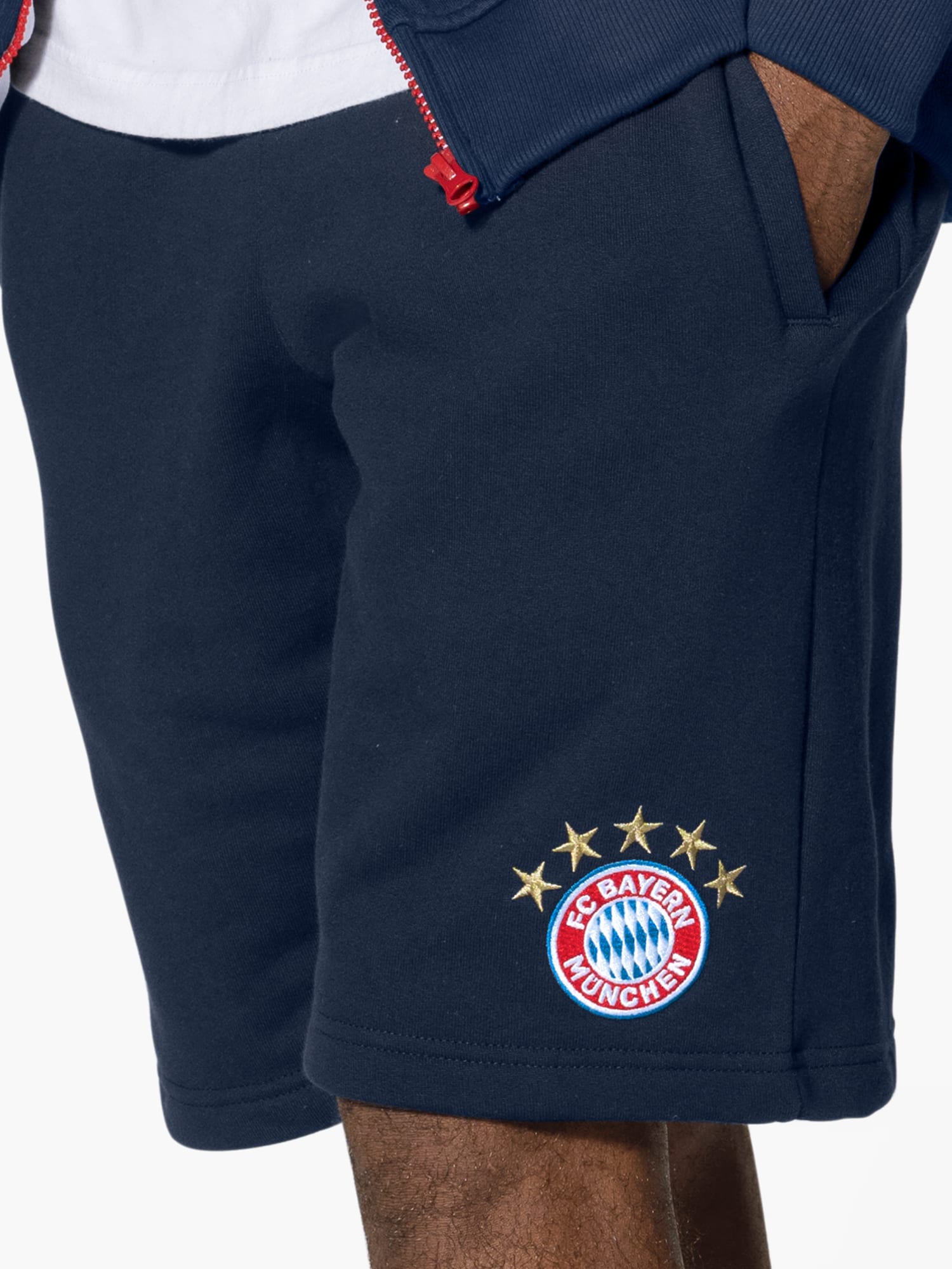 Men Tracksuit shorts with logo navy | Official FC Bayern Munich Store