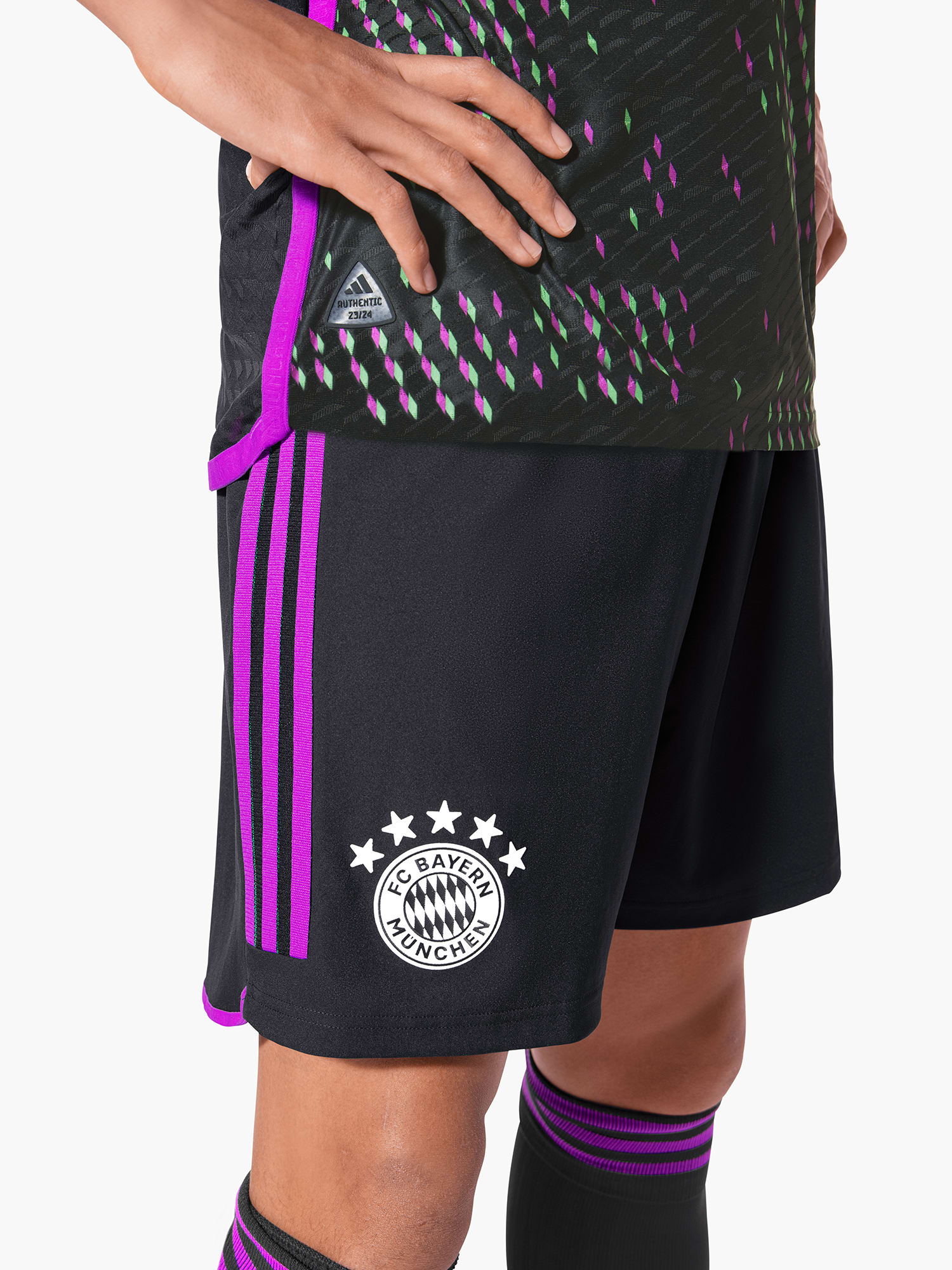 Herren Authentic Short Away 23-24 schwarz | Offizieller FC Bayern Store