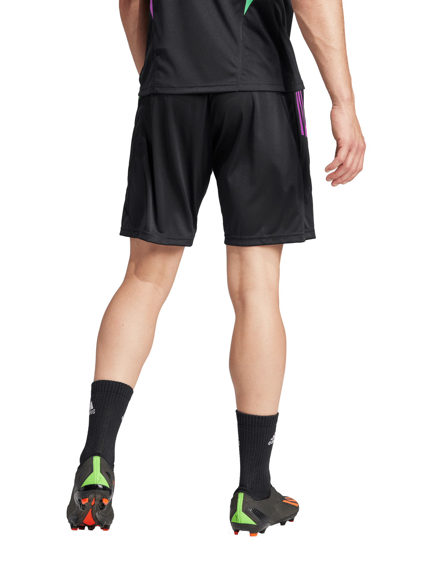 herren-teamline-training-shorts-schwarz-official-fc-bayern-munich-store