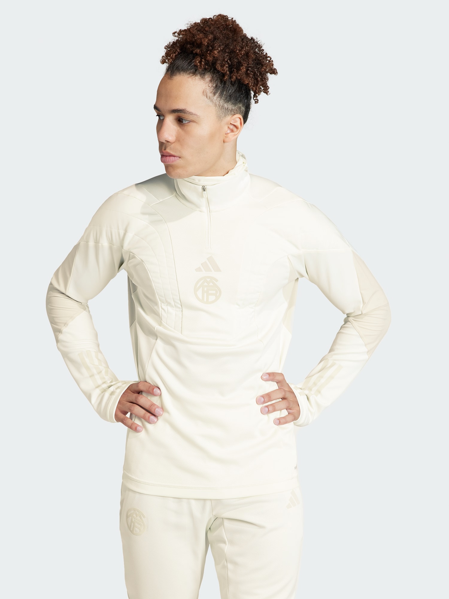 Men Warm top UCL Teamline white | Official FC Bayern Munich Store