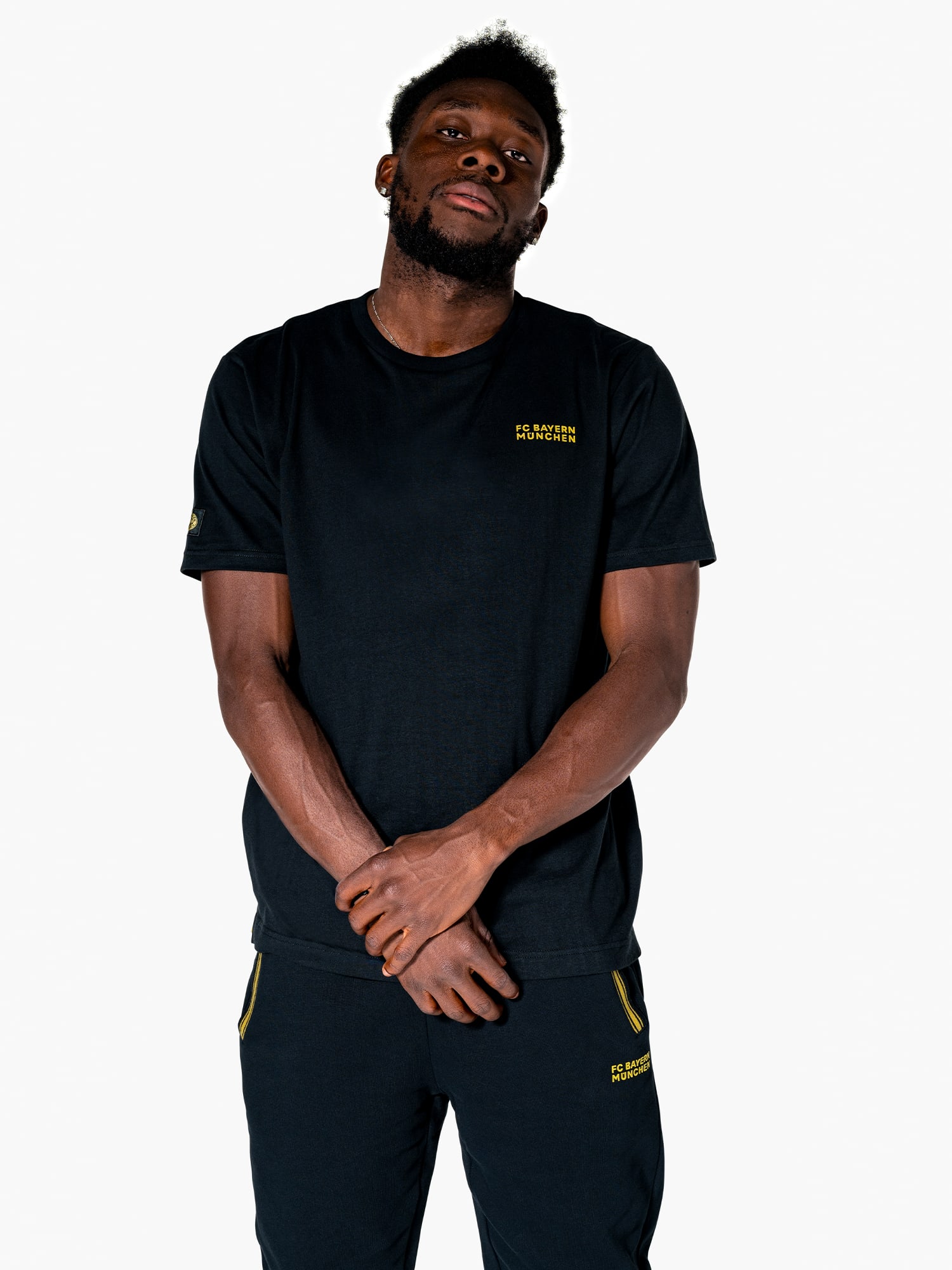 Men T-Shirt Black & Gold black | Official FC Bayern Munich Store