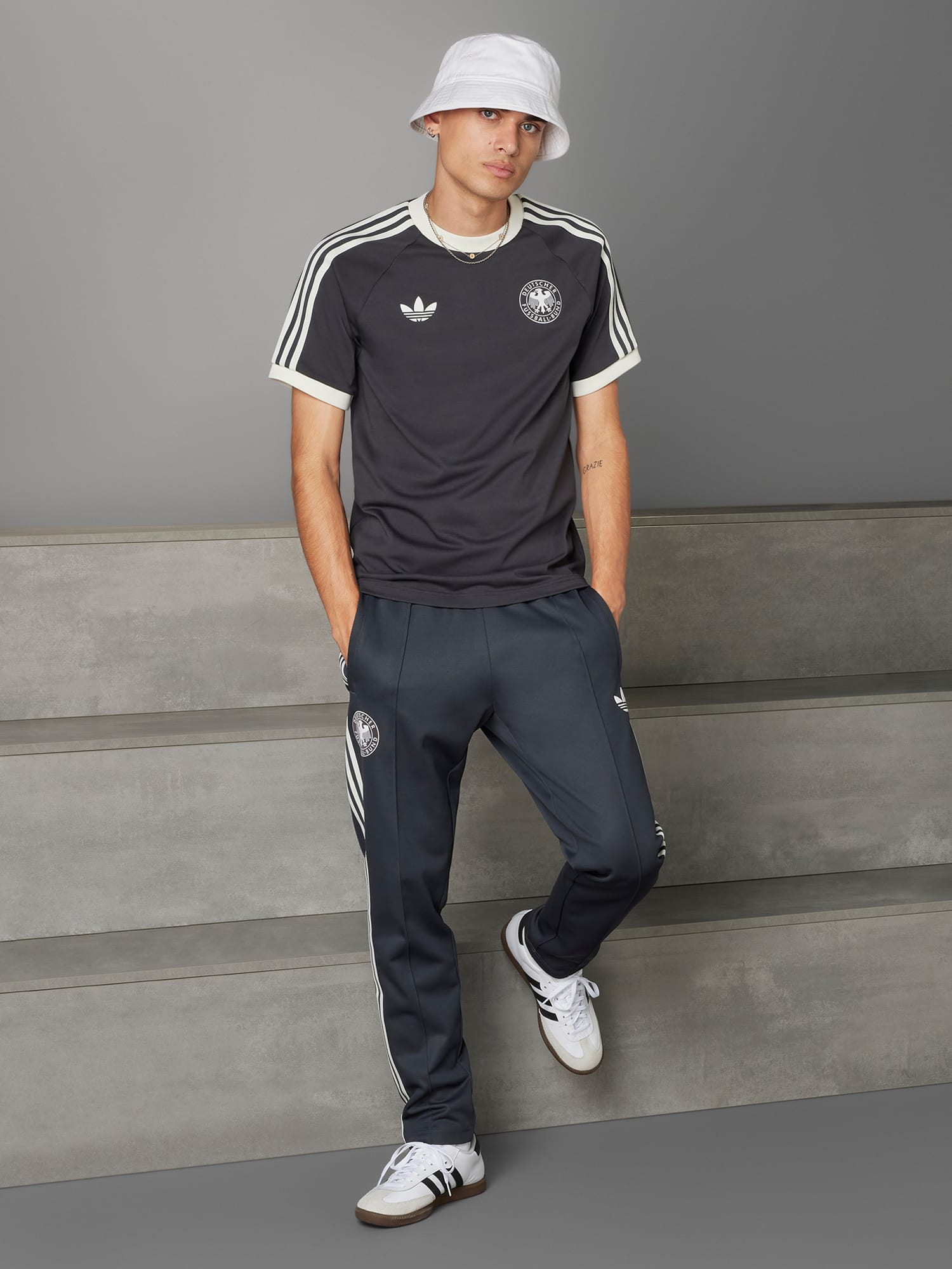 Herren T-Shirt DFB 3-Stripes grau | Offizieller FC Bayern Store