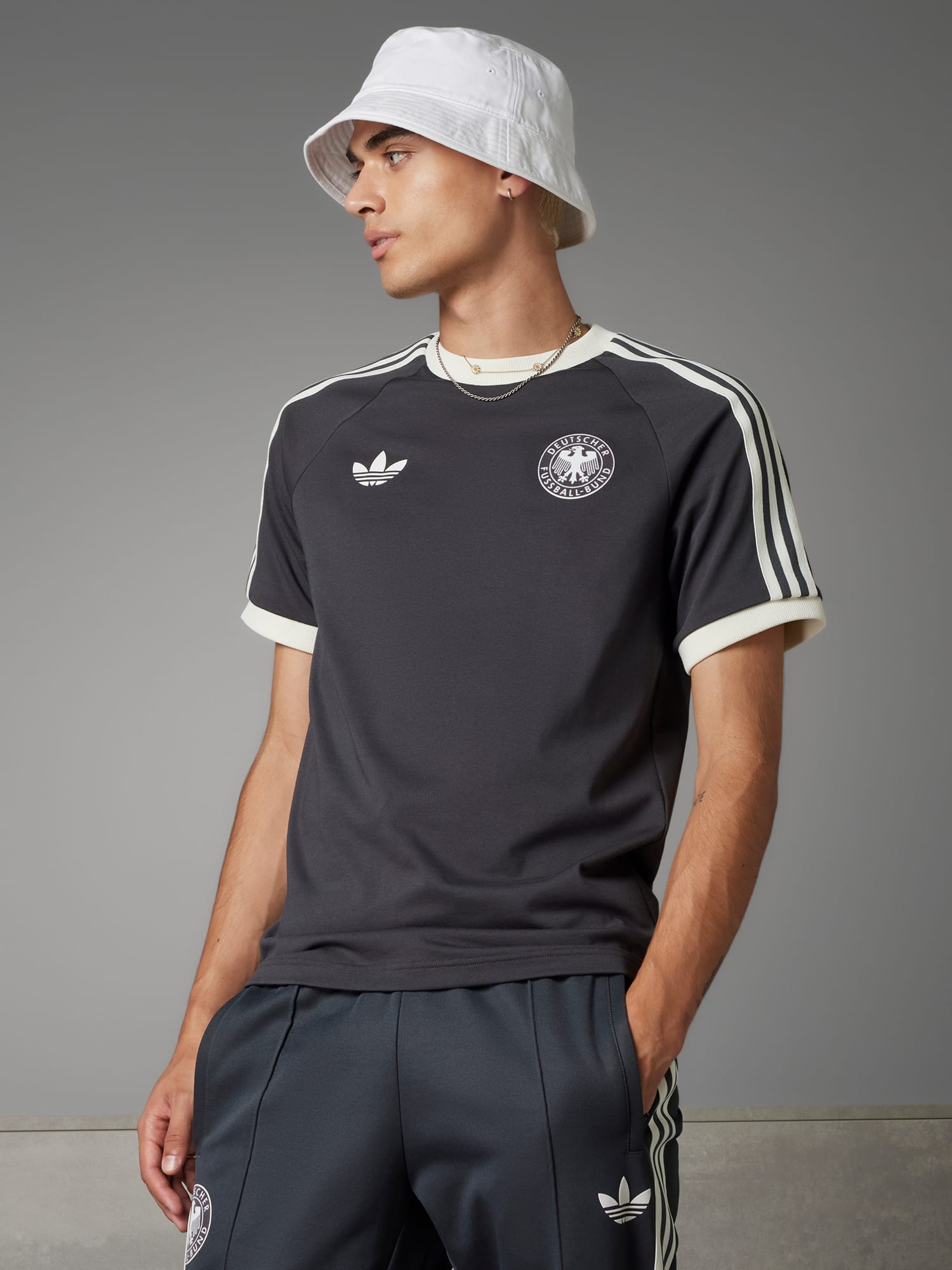 Herren T-Shirt DFB 3-Stripes grau | Offizieller FC Bayern Store