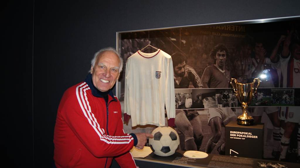 Der Ball von Bulle Roth