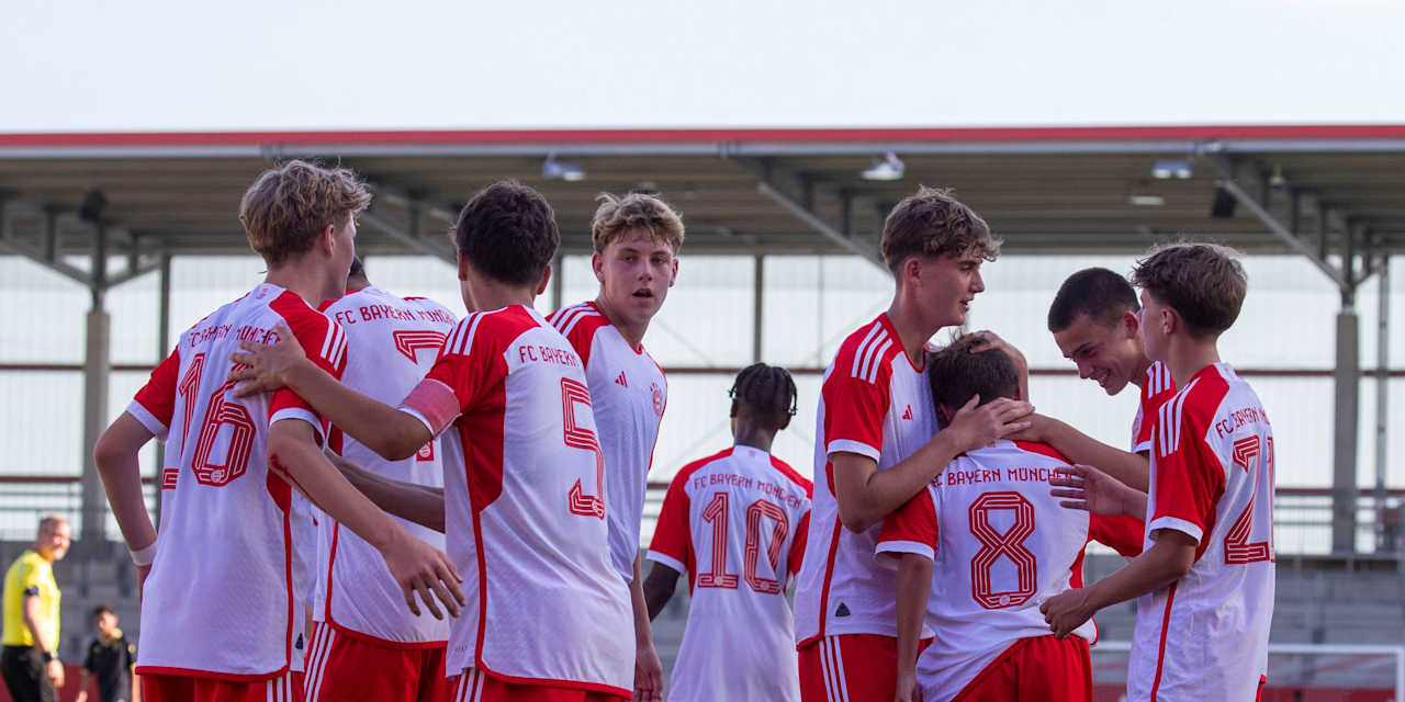 U15 feiert Staffel-Meisterschaft, U14 teilt Punkte