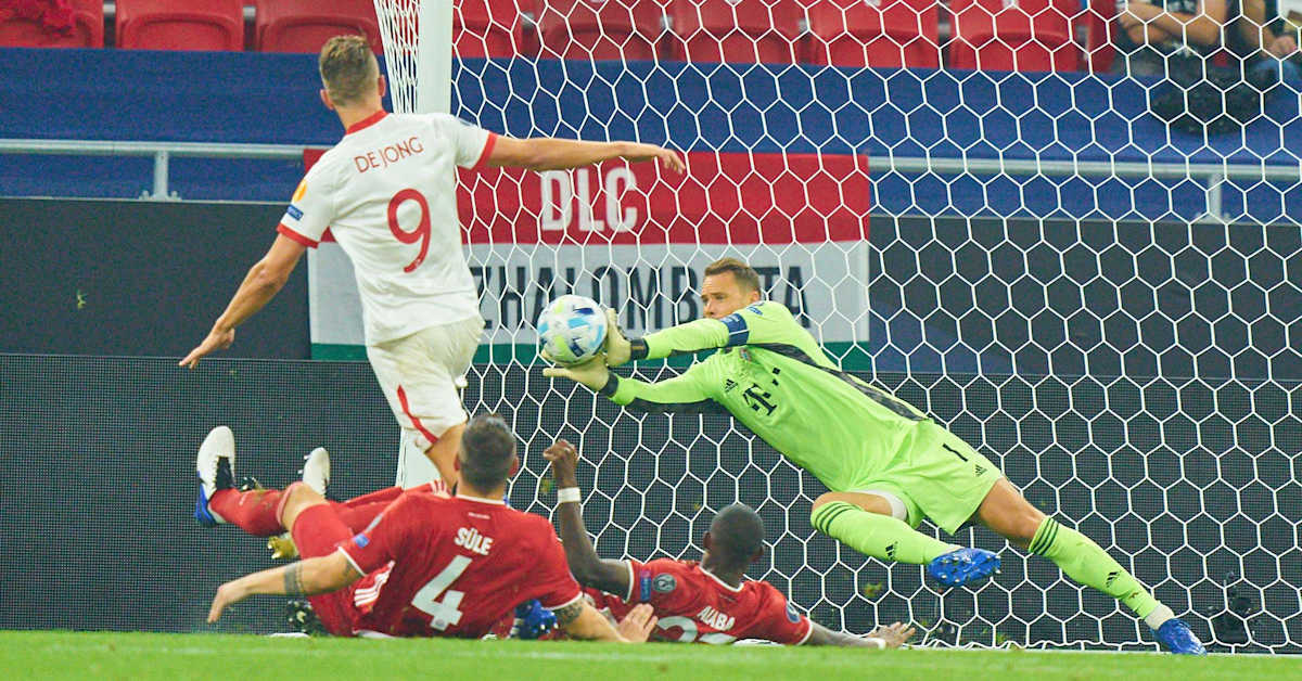6 saves that show why Manuel Neuer is the world's best goalkeeper