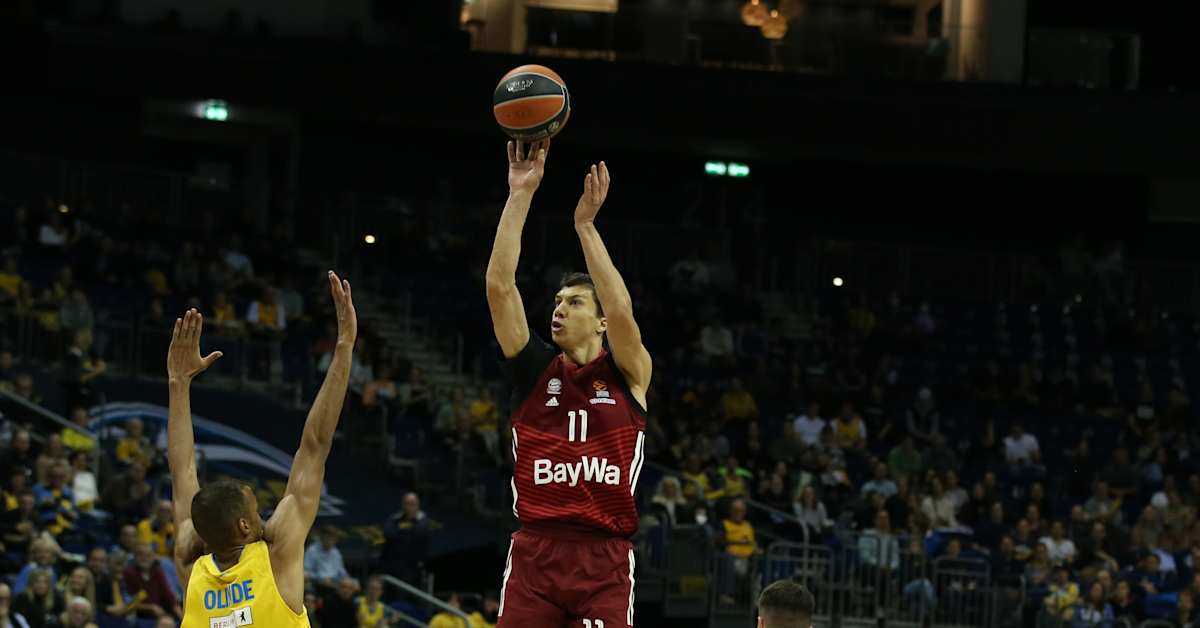With fans at the EuroLeague game against Berlin