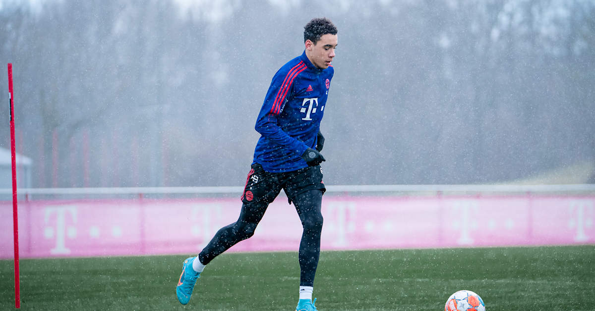 Video: Musiala trains in snowy conditions