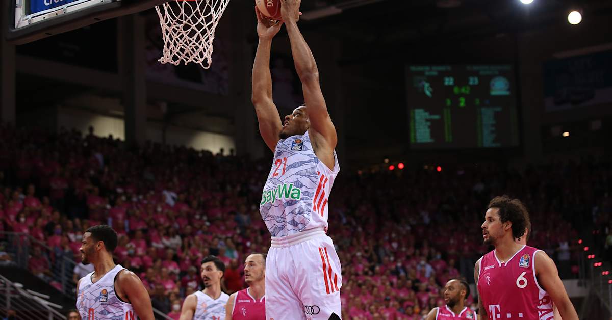 Picture Gallery from the Semifinal Game 1 in Bonn