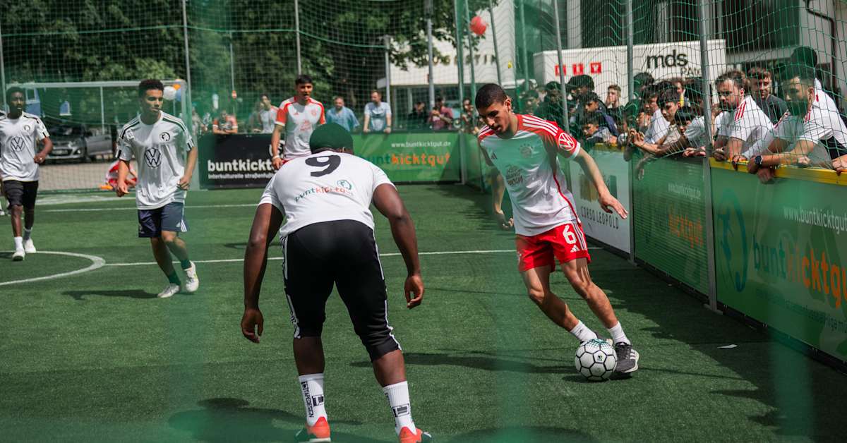 Watch episode 5 of the FC Bayern World Squad 2023