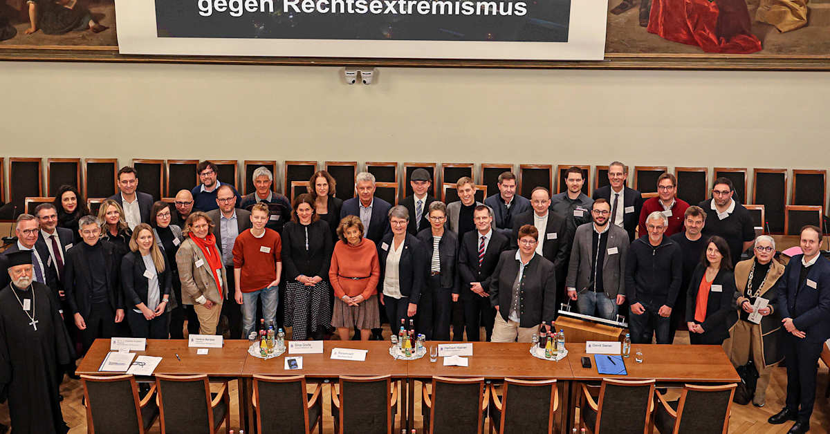 Dialogue for democracy at city hall: President Herbert Hainer ...