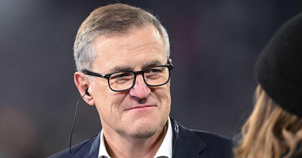 Jan-Christian Dreesen congratulates FC Bayern Women on win at Wolfsburg