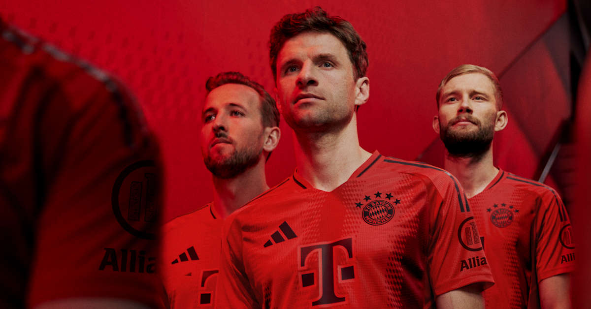 Das Heim Trikot des FC Bayern für die Saison 2024/25 | Triple-Red