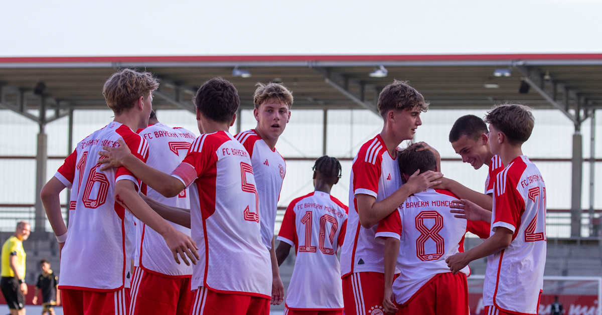 U15 feiert Staffel-Meisterschaft, U14 teilt Punkte