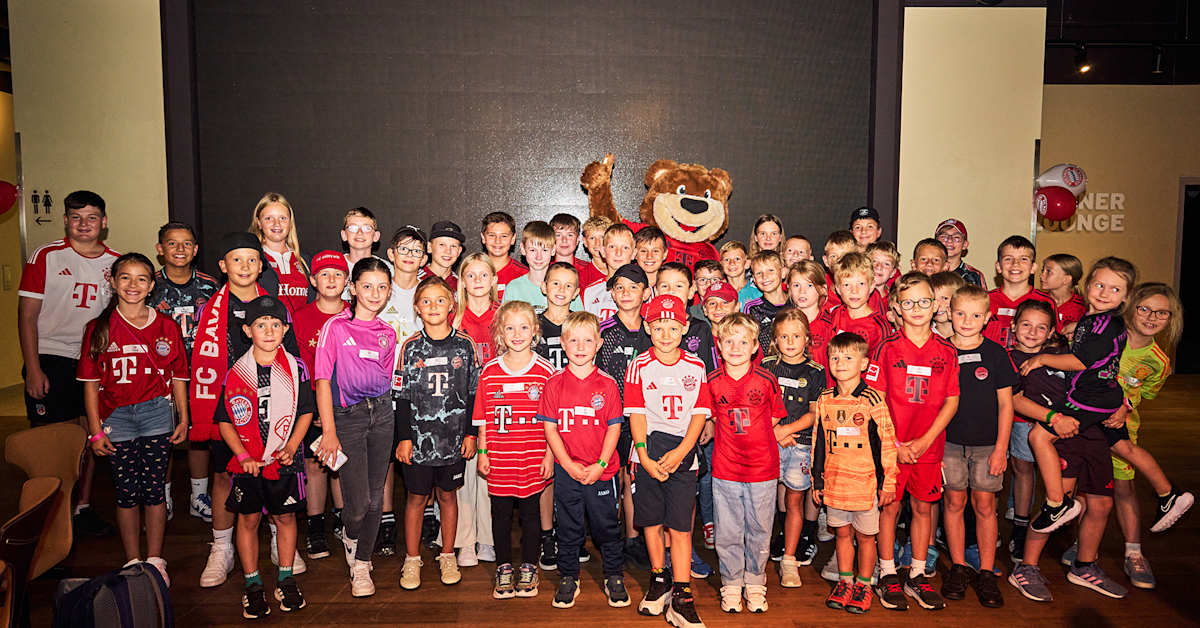 Over 50 children visit FC Bayern for first Fan Club Kids Day