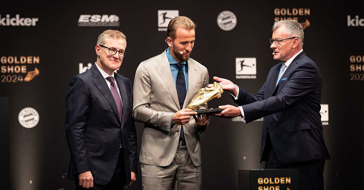 Gallery: Kane receives Golden Shoe | FC Bayern