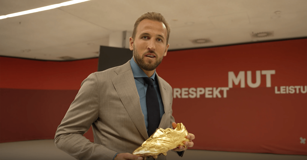 Video: Behind the scenes at awarding of Golden Shoe to Harry Kane