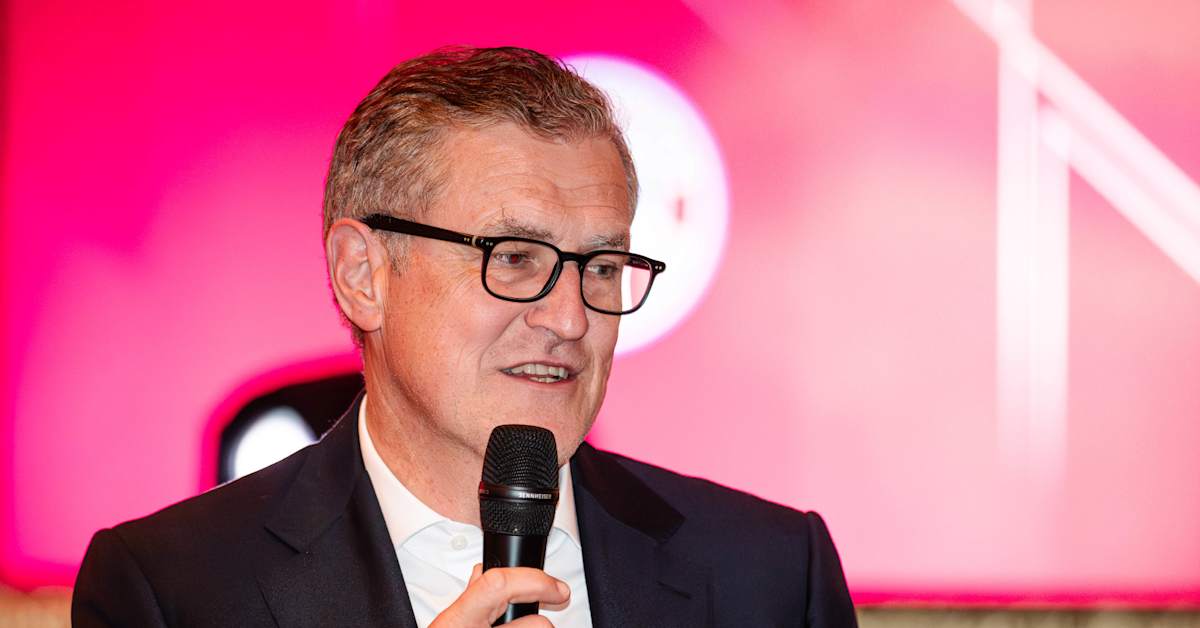 Dreesen's banquet speech: Aston Villa vs. FC Bayern | Video