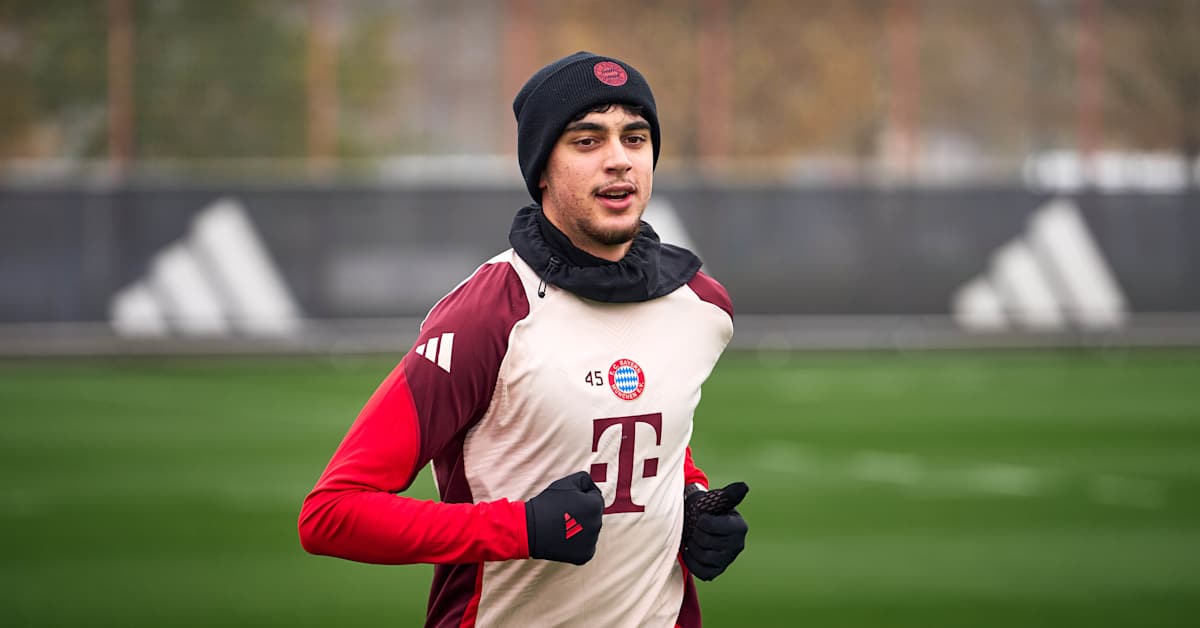 Aleksandar Pavlović begins running | FC Bayern