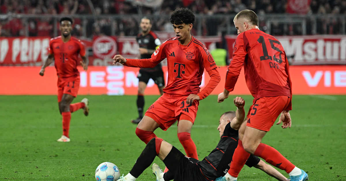Adam Aznou über sein Nationalmannschafts- und Bundesligadebüt | FC Bayern