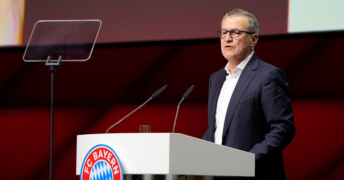 Jan-Christian Dreesen auf der JHV 2024 des FC Bayern
