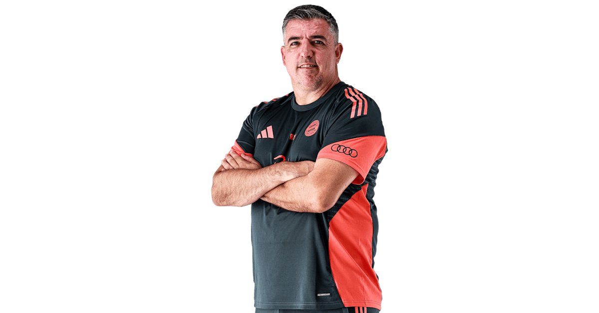 Roy Makaay - FC Bayern World Squad Head Coach