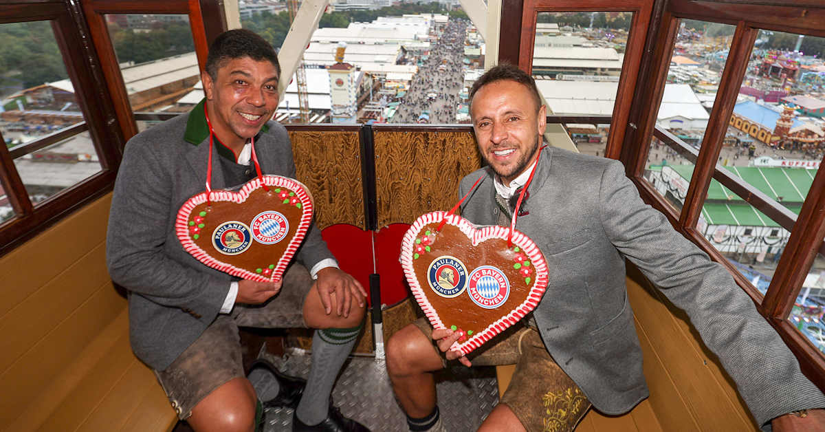 Video: FC Bayern Legends celebrate at Oktoberfest