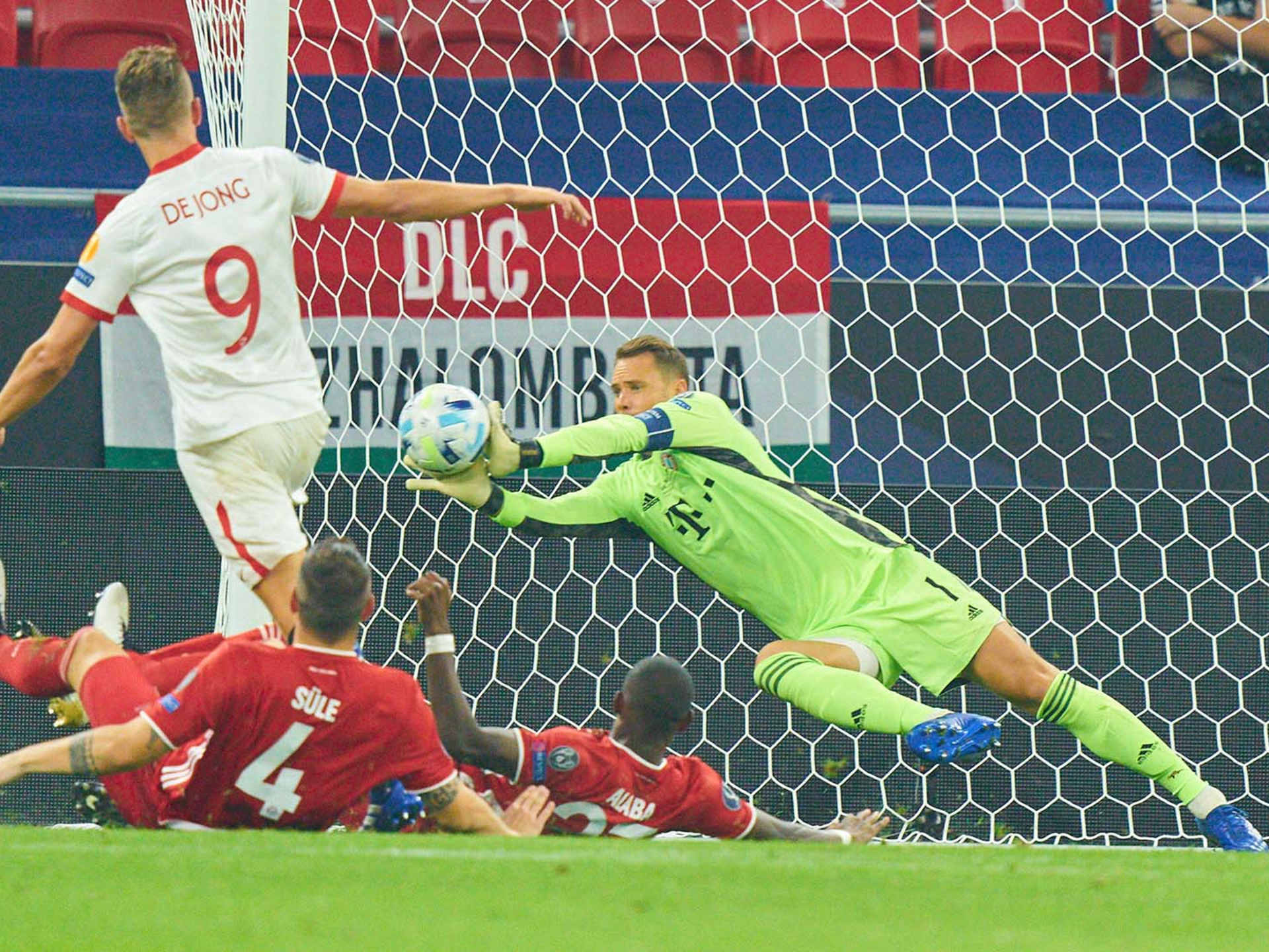 manuel neuer diving save