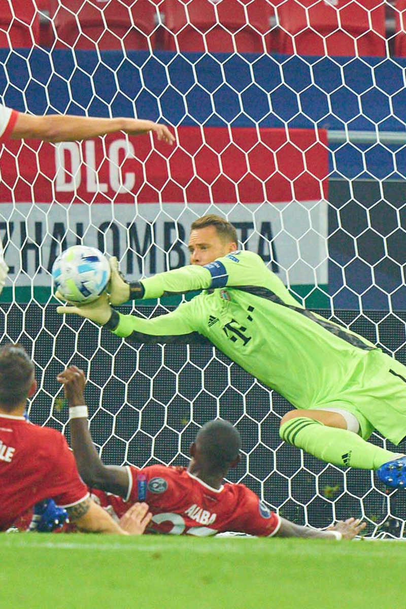 manuel neuer diving save