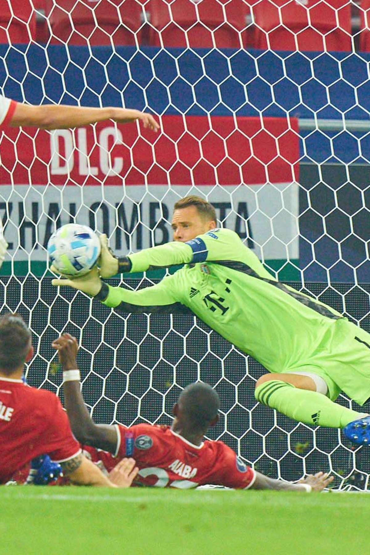 manuel neuer diving header