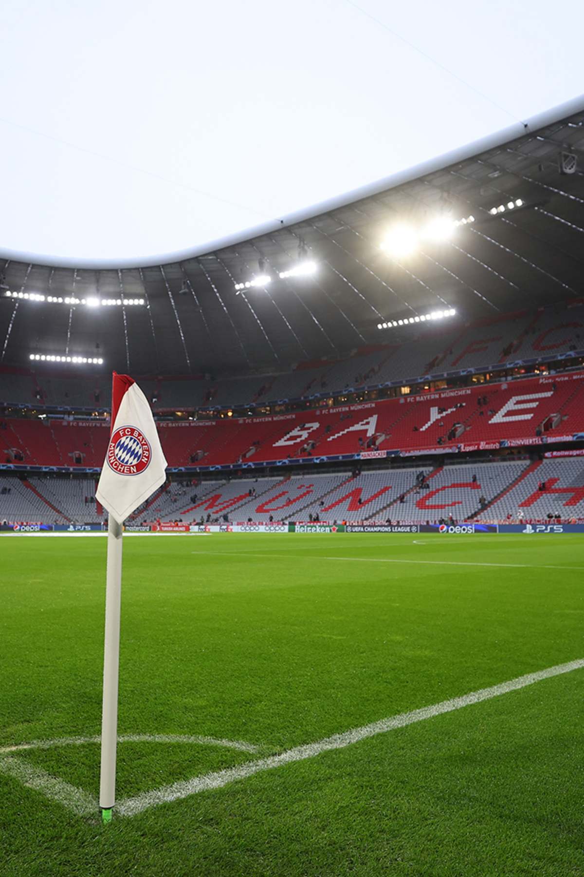 Allianz Arena By Aslan Allianz Arena’ya Galatasaray Marşlarıyla
