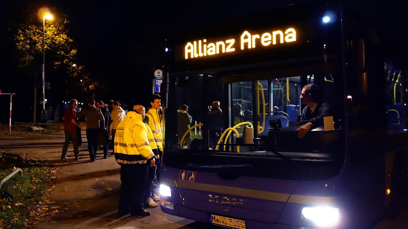 Mit dem kostenlosen Bus in die Allianz Arena