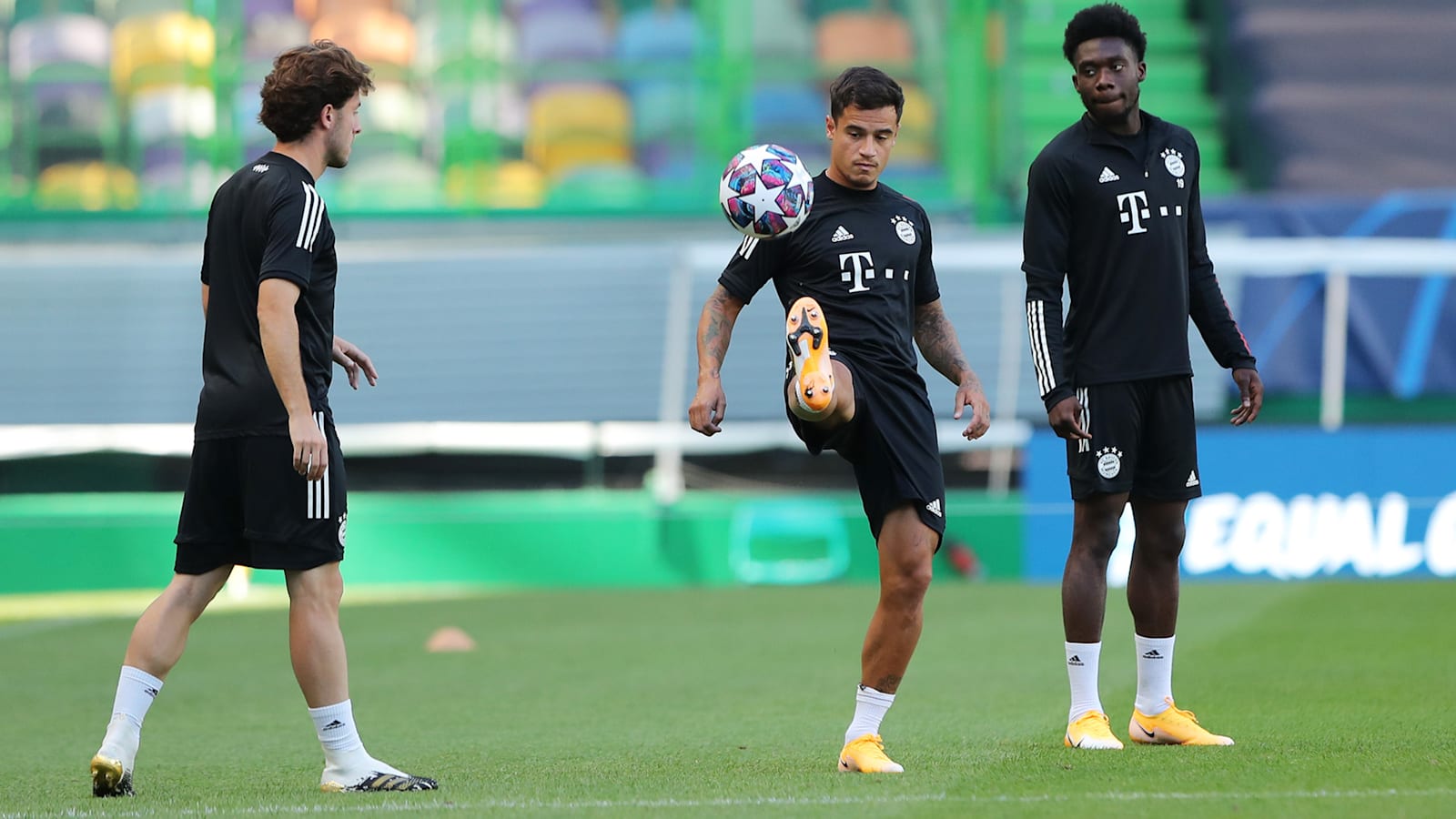 Video: FC Bayern in their final training ahead of the Champions League ...