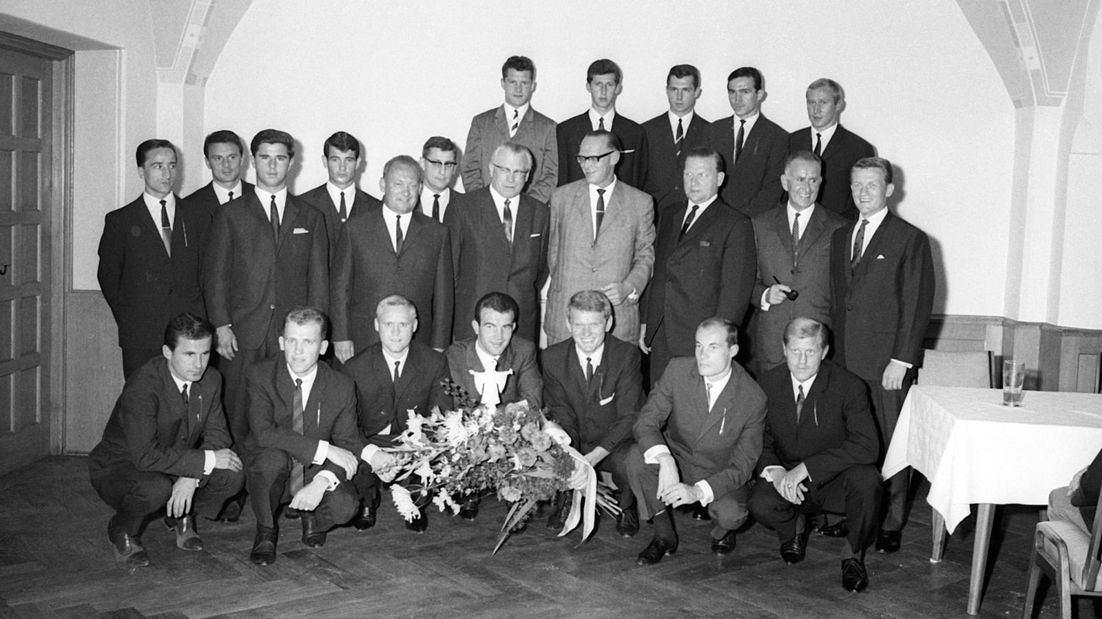 Looking back: Wilhelm Neudecker takes over - FC Bayern