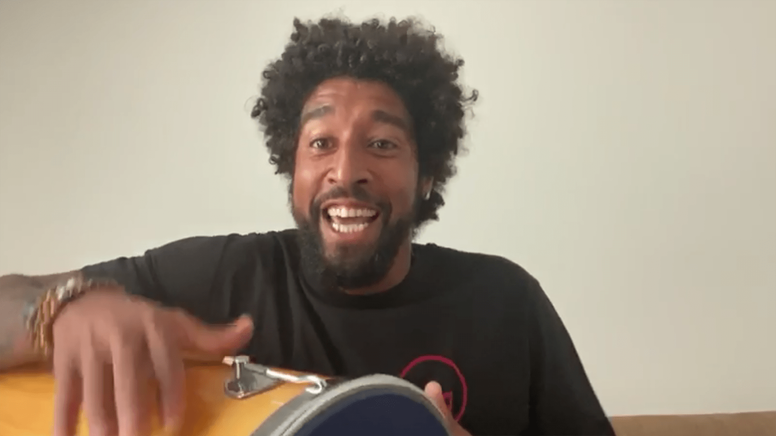 In the video: Dante congratulates the treble winners with a legendary song