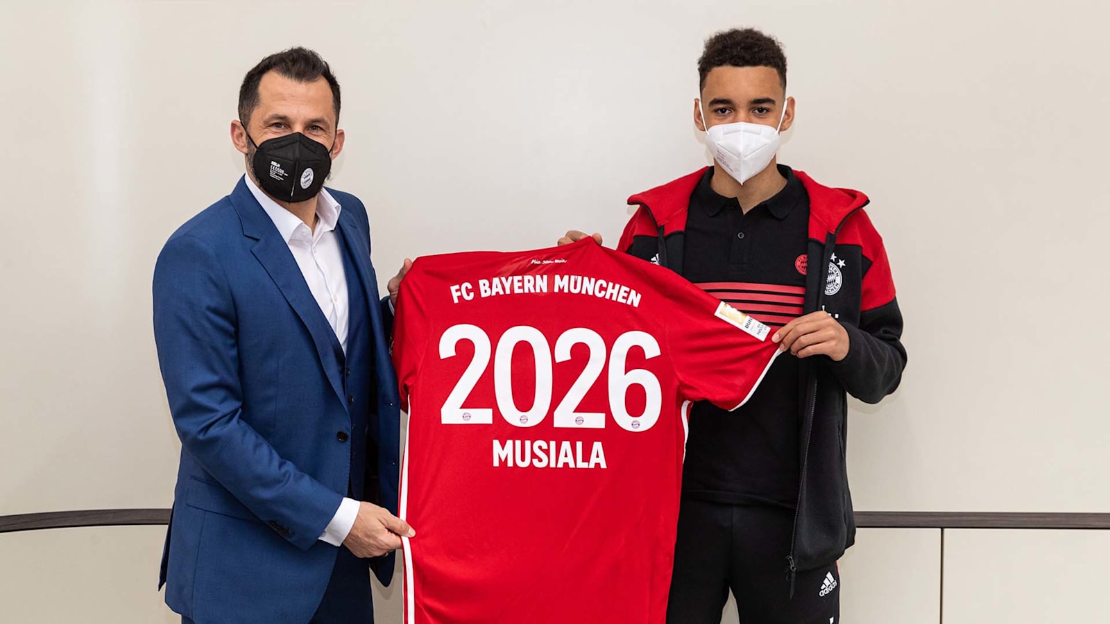 Musiala pens pro contract - The statements in video