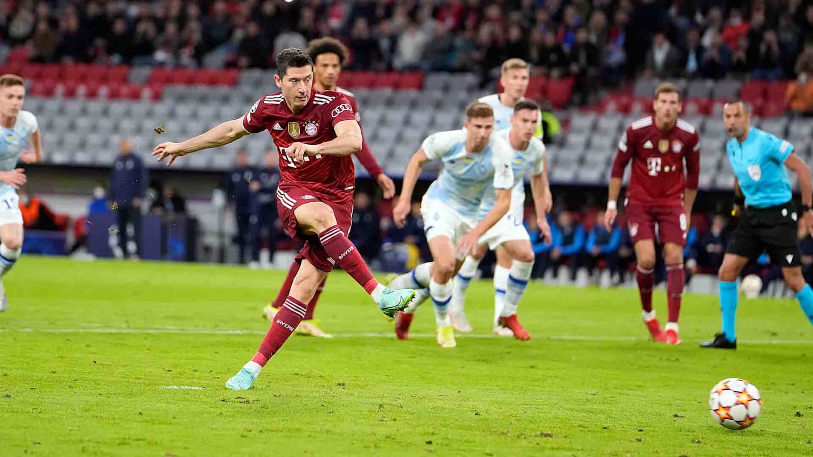 Lewandowski's unique Champions League record-winning streak | FC Bayern