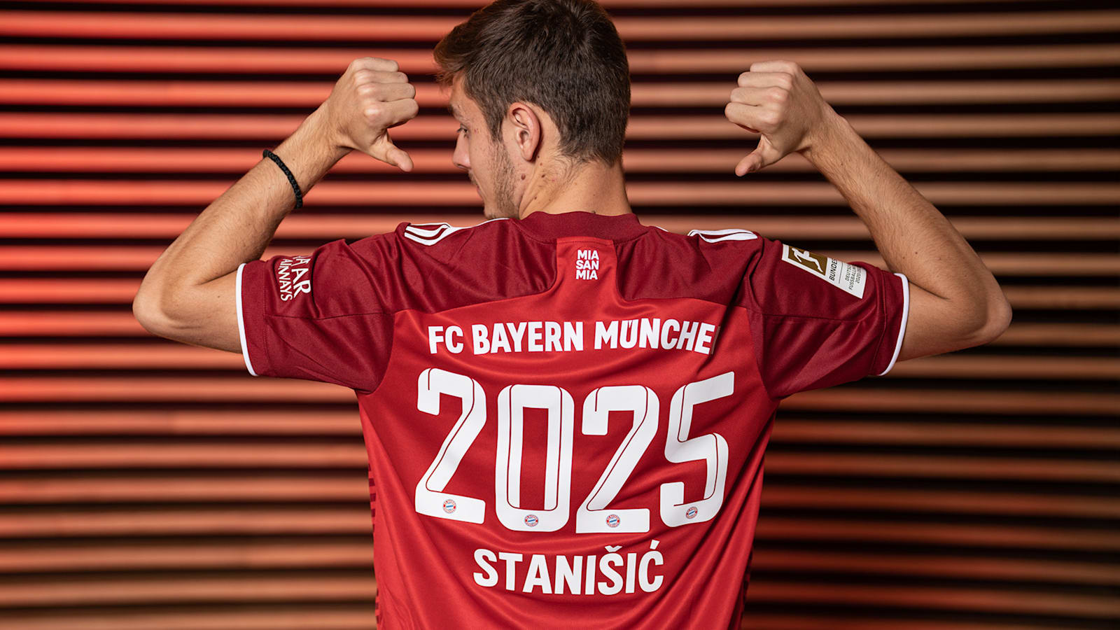 Josip Stanisic extends contract until 2025 I FC Bayern
