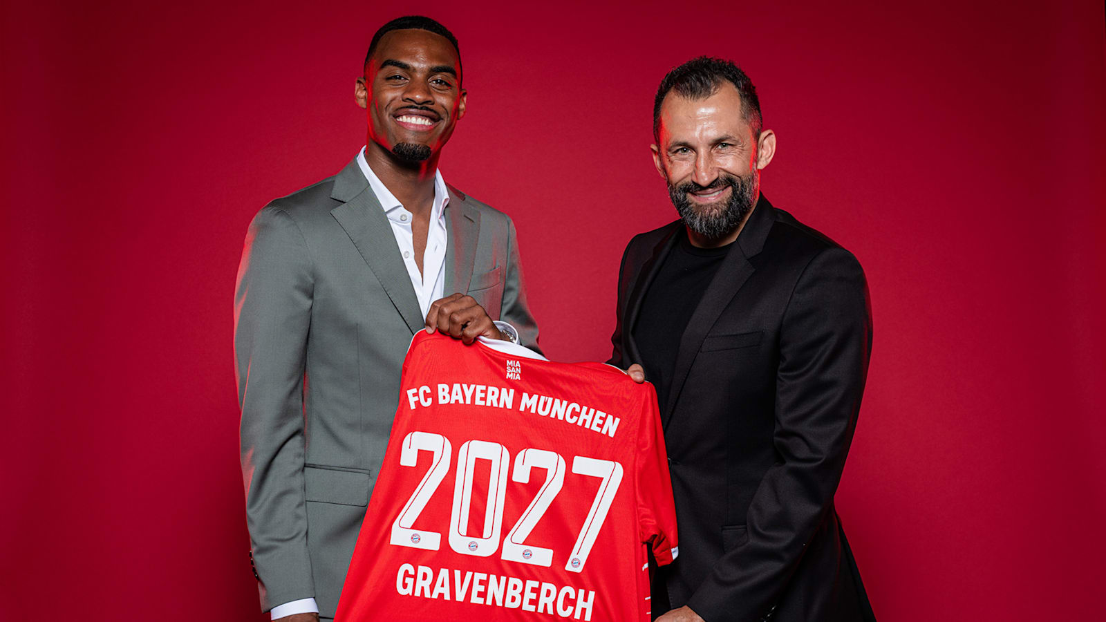 Video: FC Bayern sign Ryan Gravenberch