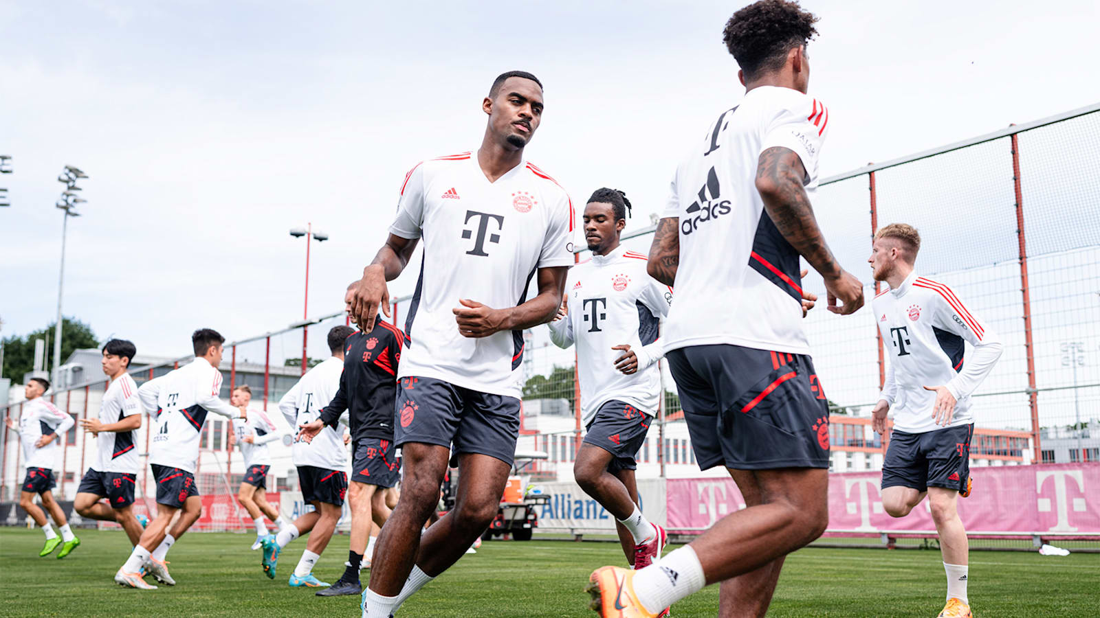Video: Der Trainingsauftakt 2022-23 des FC Bayern