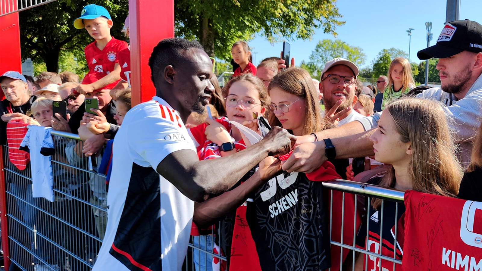 Video: The best of Bayern's first open training session of 2022/23