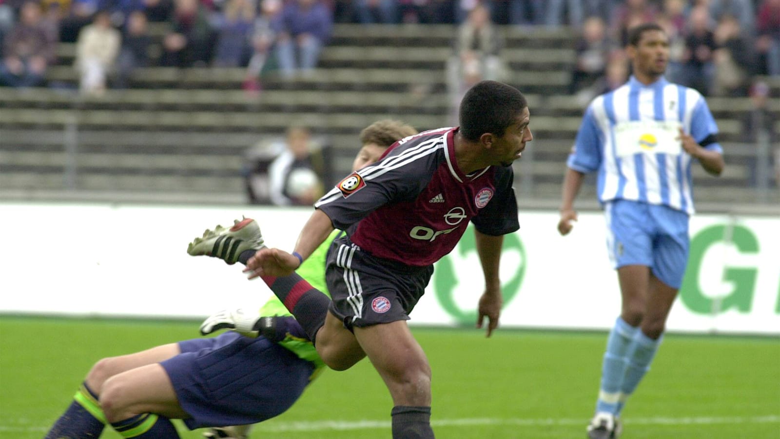 Giovane Élber and the dove of peace | FC Bayern