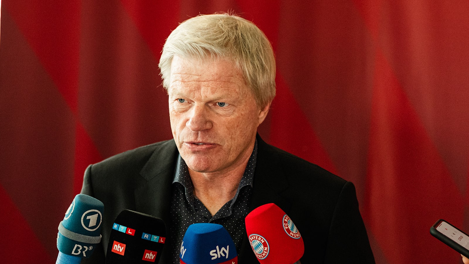 Video: Oliver Kahn zum Spiel in Barcelona | FC Bayern