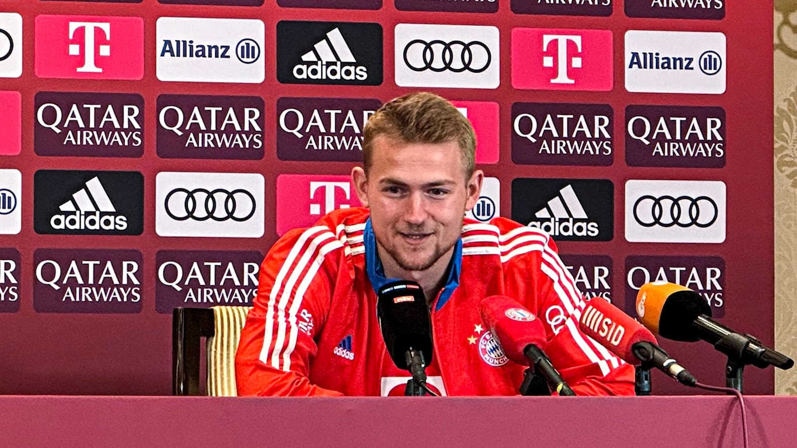 Video: Press conference with Matthijs de Ligt at the training camp in Doha