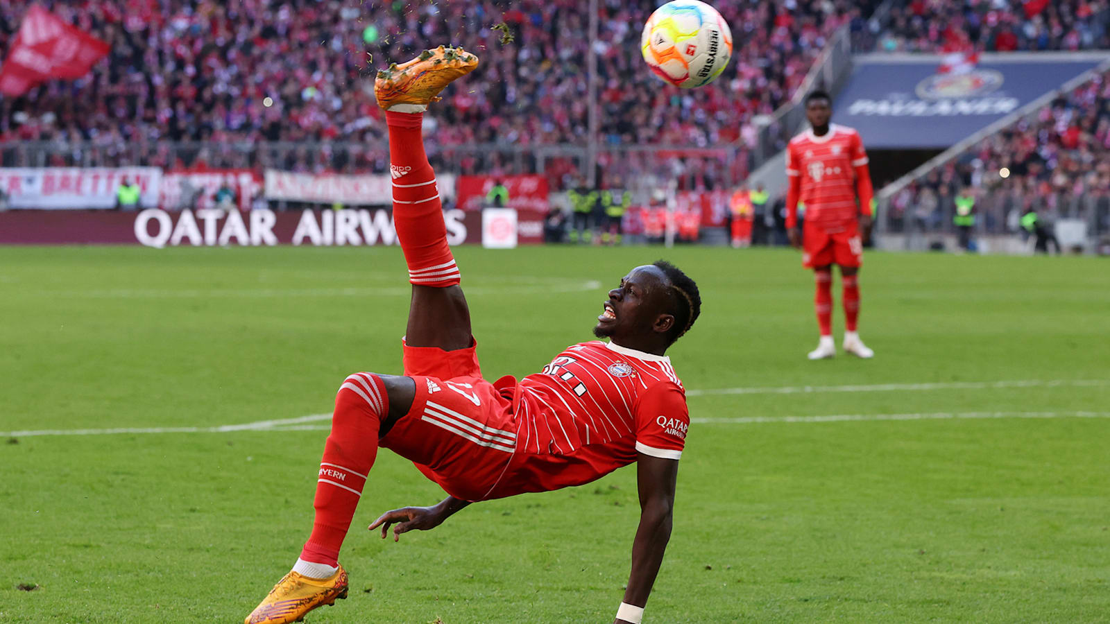Video highlights: FC Bayern 5-3 Augsburg, Bundesliga Matchday 24