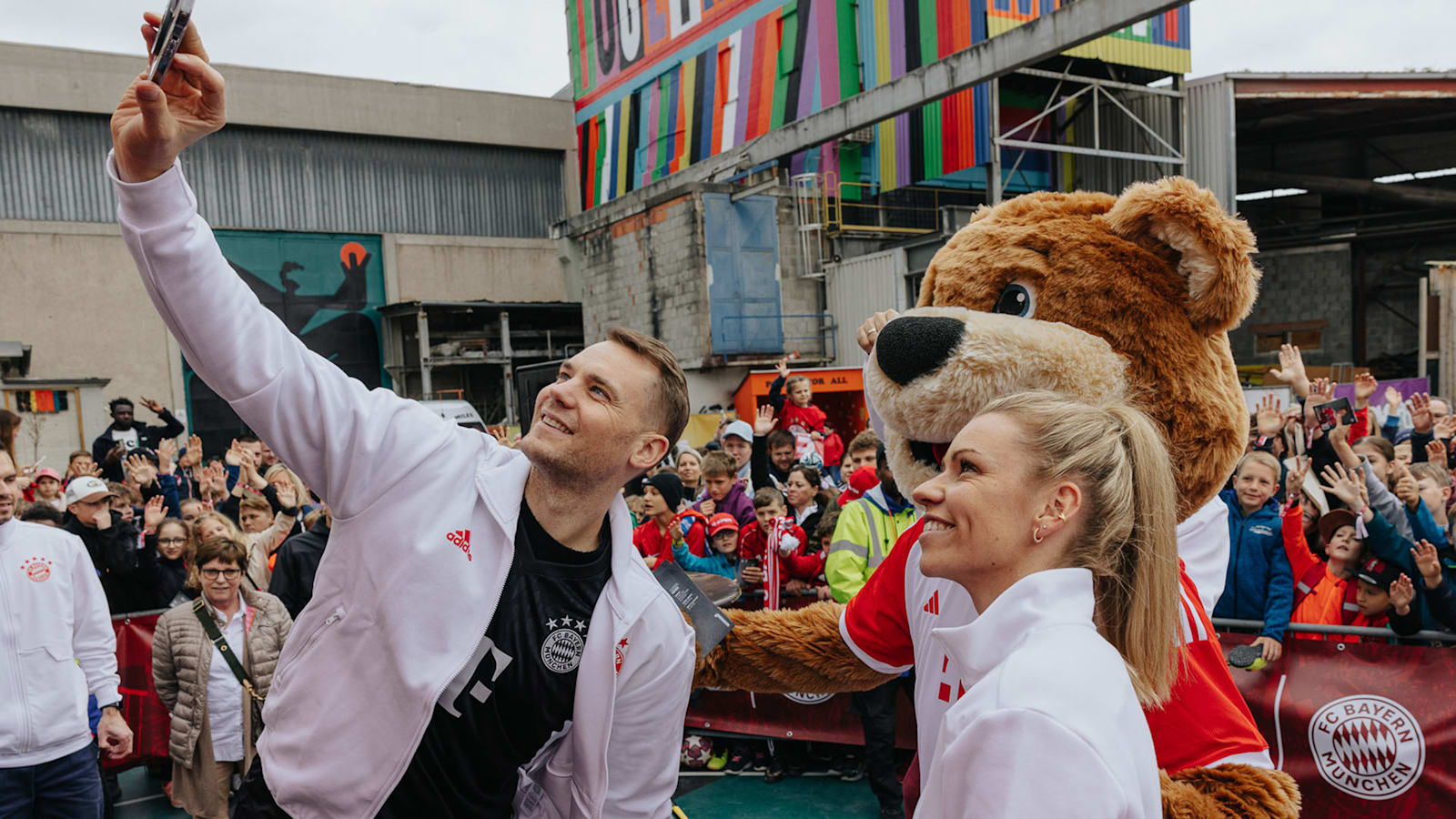Video: How the FC Bayern Kids Club families day at Sugar Mountain went ...