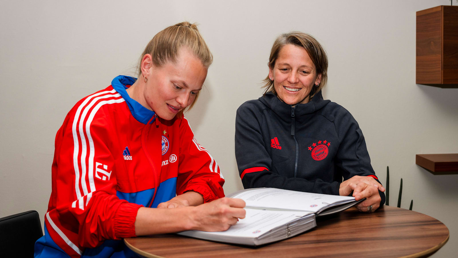 Contract extended: Maxi Rall staying at FC Bayern