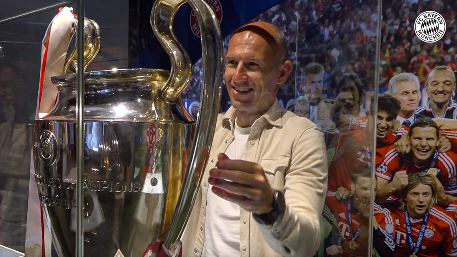 Video: Arjen Robben bei Sonderausstellung „10 Jahre Wembley“